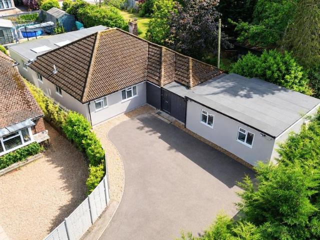 6 bedroom detached bungalow for sale