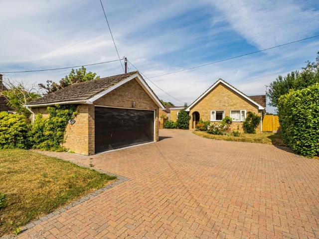6 bedroom detached bungalow for sale