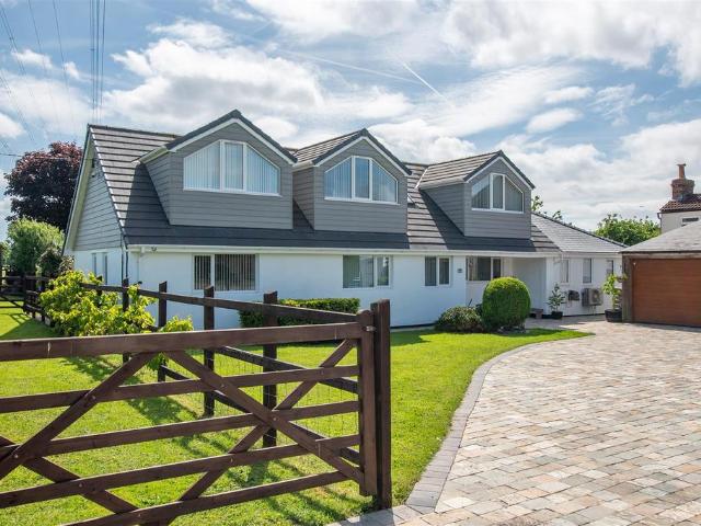 6 bedroom detached bungalow for sale