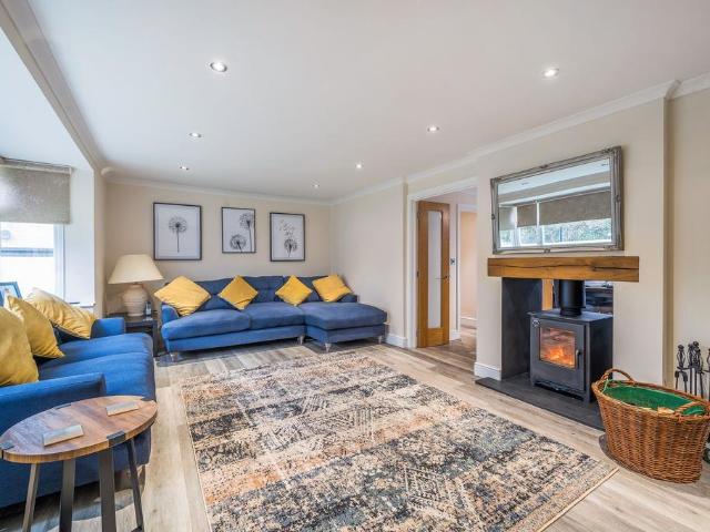 6 bedroom detached bungalow for sale
