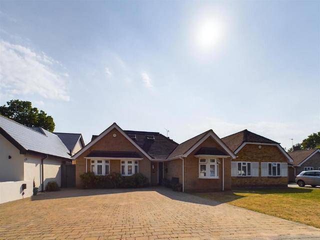 6 bedroom detached bungalow for sale