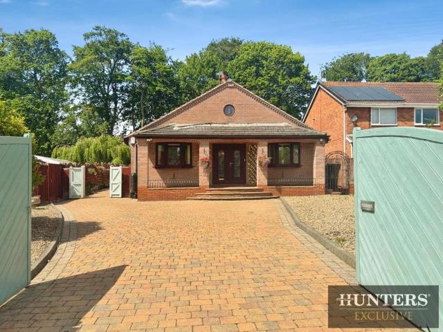 6 bedroom detached bungalow for sale