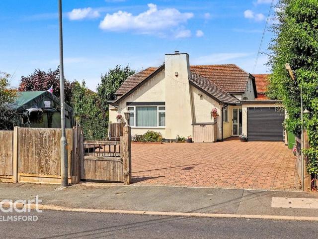 6 bedroom detached bungalow for sale