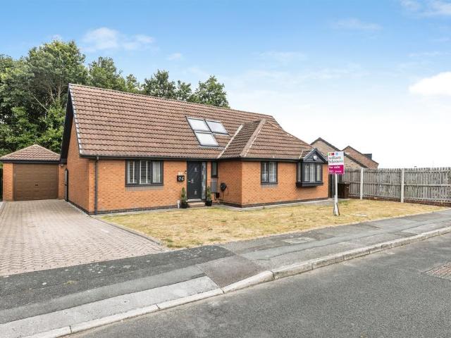 6 bedroom detached bungalow for sale