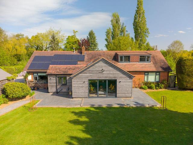 6 bedroom detached bungalow for sale