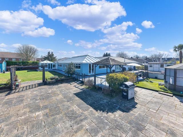 6 bedroom detached bungalow for sale