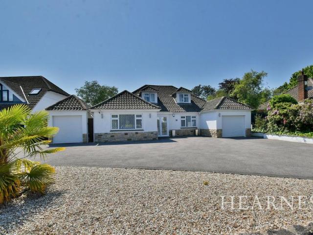 6 bedroom detached house for sale