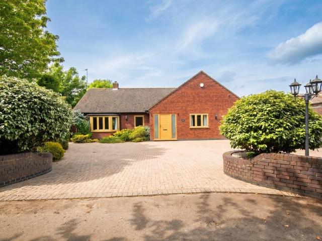 6 bedroom detached bungalow for sale
