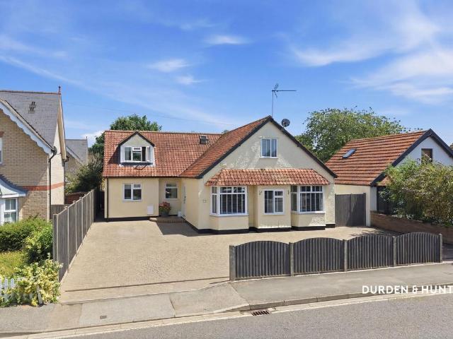 6 bedroom detached bungalow for sale
