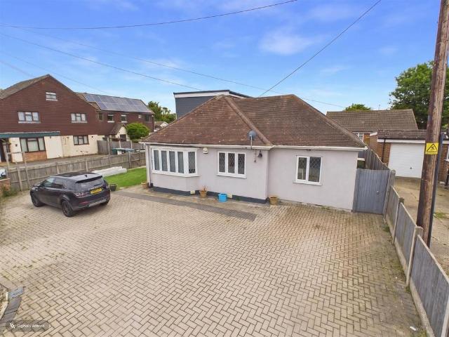 6 bedroom detached bungalow for sale