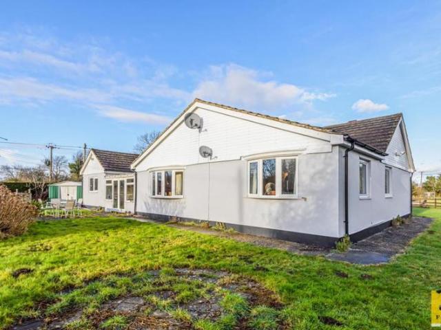6 bedroom detached bungalow for sale in Ewell Minnis, CT15