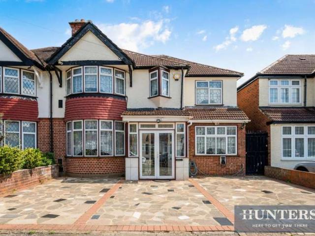 6 Bedroom Detached House