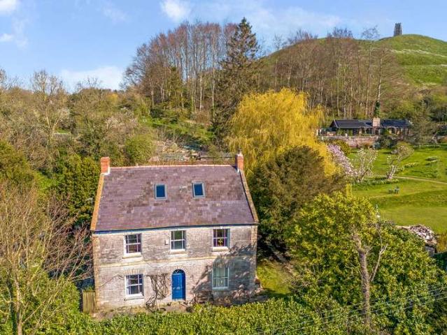6 Bedroom Detached House