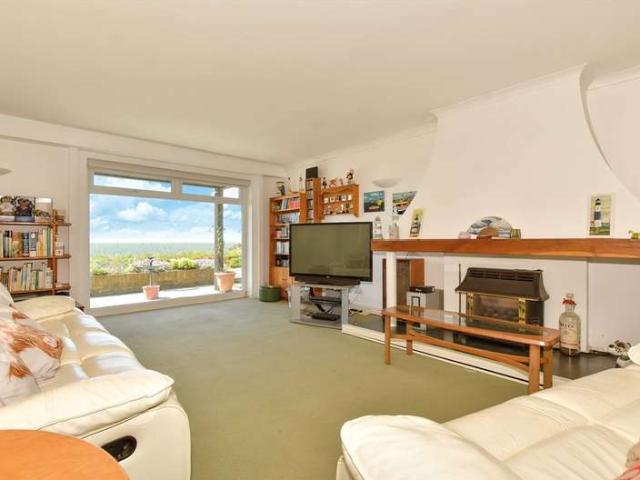 6 Bedroom Detached House