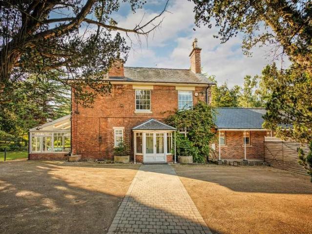 6 Bedroom Detached House