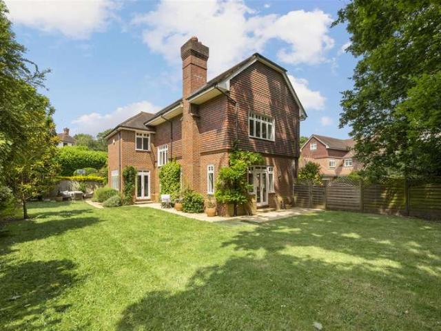 6 Bedroom Detached House