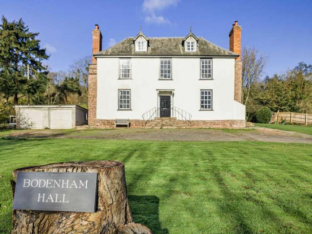 6 Bedroom Detached House