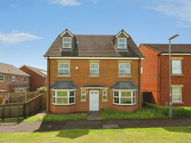 6 Bedroom Detached House