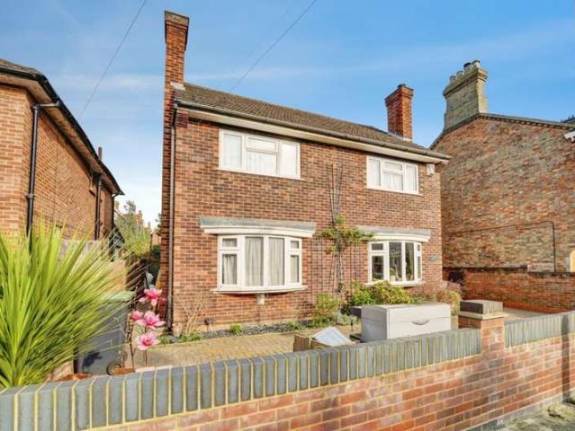 6 Bedroom Detached House