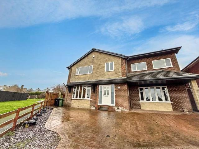 6 Bedroom Detached House
