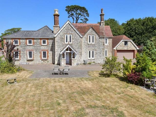 6 Bedroom Detached House
