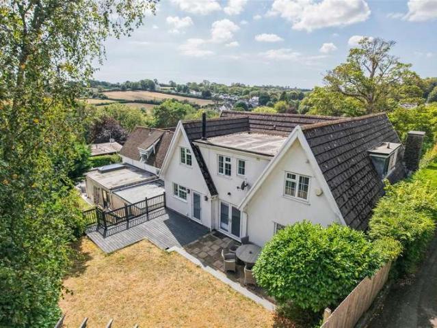 6 Bedroom Detached House