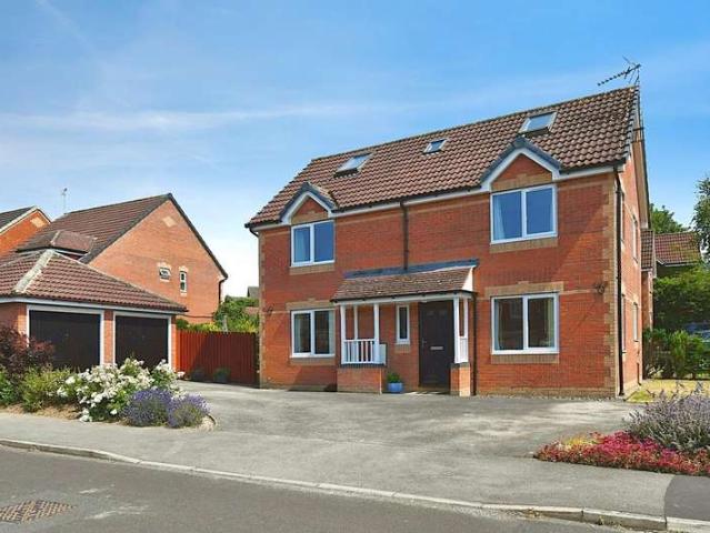 6 Bedroom Detached House