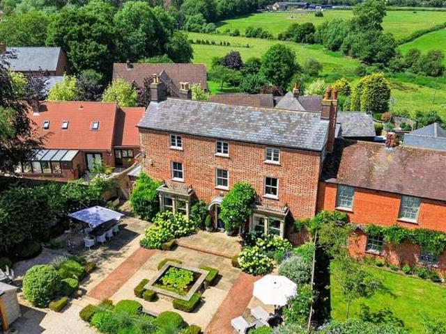 6 Bedroom Detached House