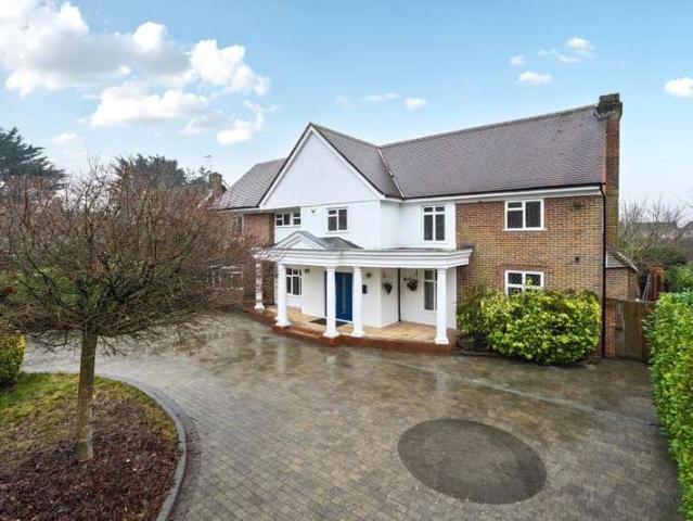 6 Bedroom Detached House