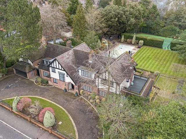 6 Bedroom Detached House