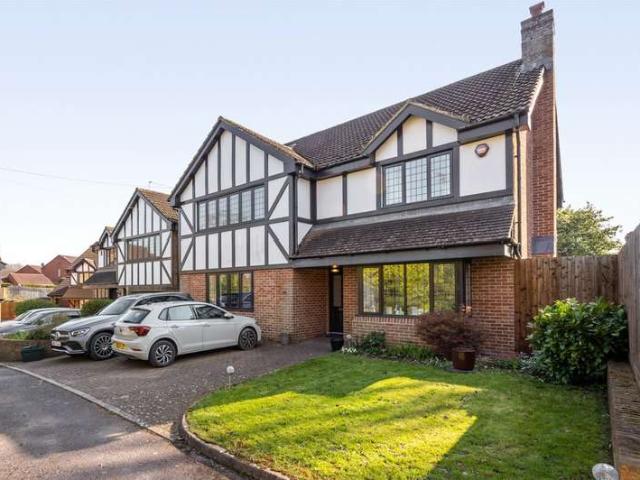 6 Bedroom Detached House