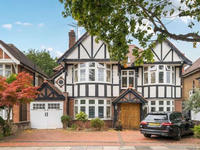 6 Bedroom Detached House