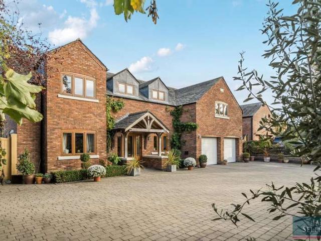 6 Bedroom Detached House