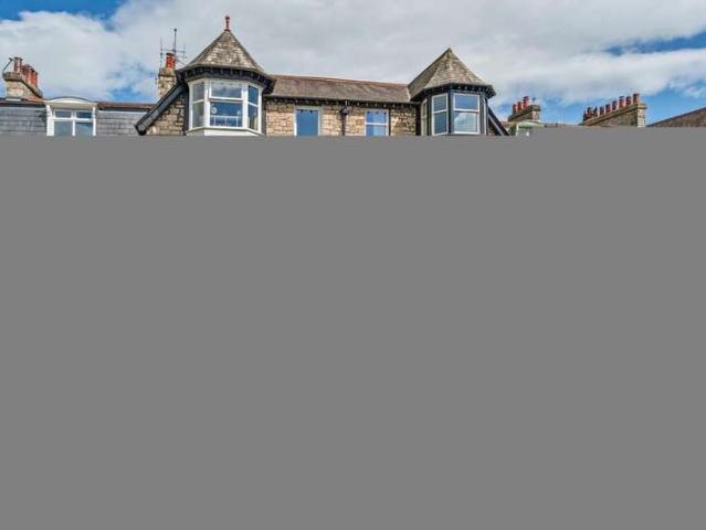 6 Bedroom Detached House