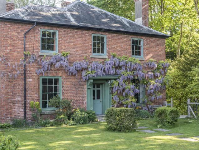 6 Bedroom Detached House