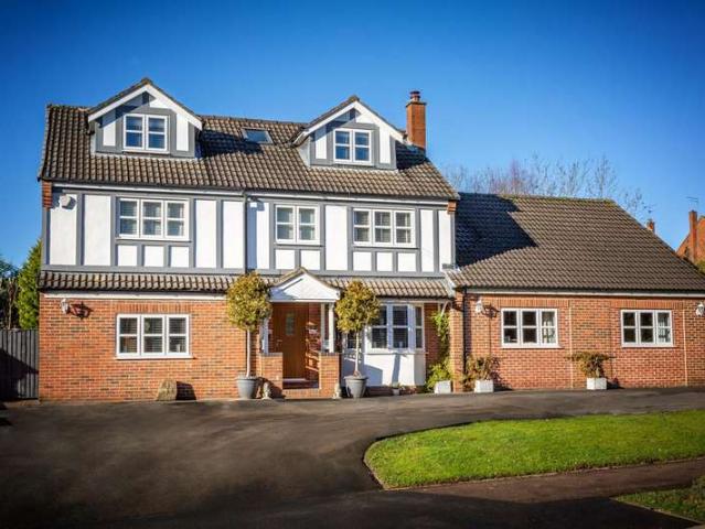 6 Bedroom Detached House
