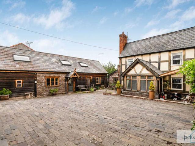 6 Bedroom Detached House