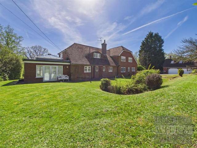 6 Bedroom Detached House