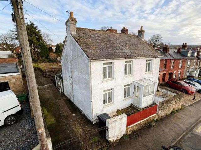 6 Bedroom Detached House