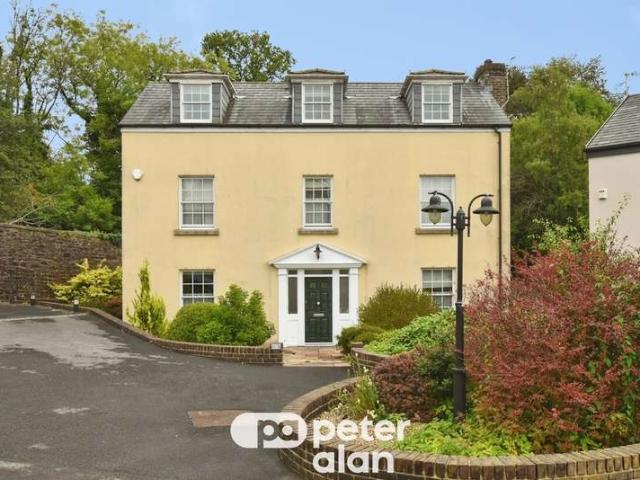 6 Bedroom Detached House