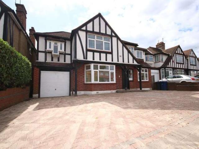 6 Bedroom Detached House