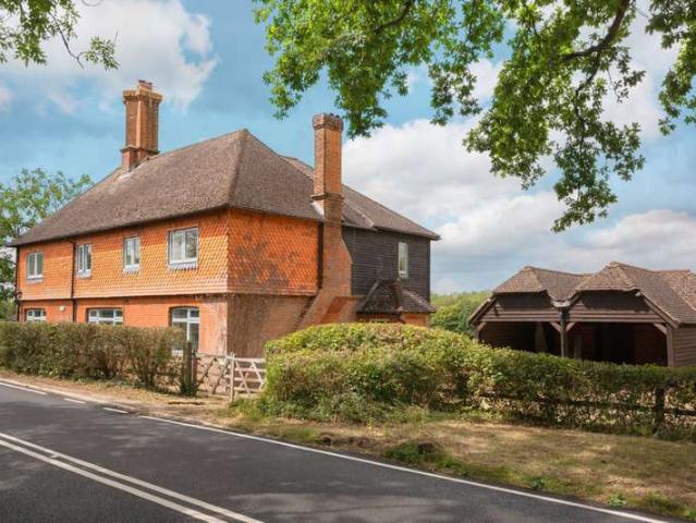 6 Bedroom Detached House
