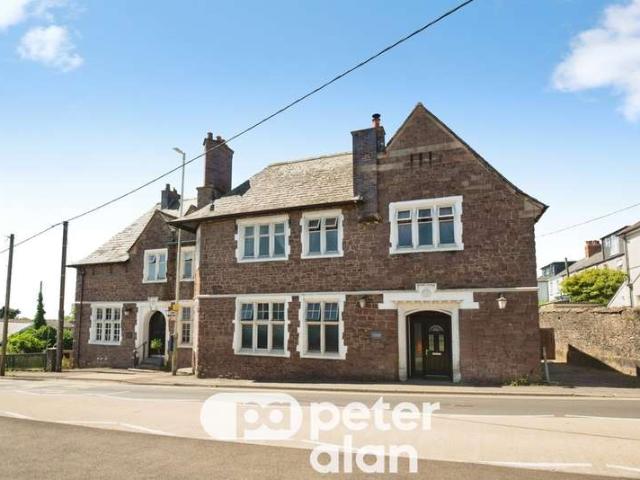 6 Bedroom Detached House