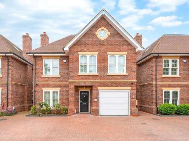 6 Bedroom Detached House