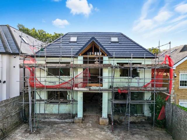 6 Bedroom Detached House