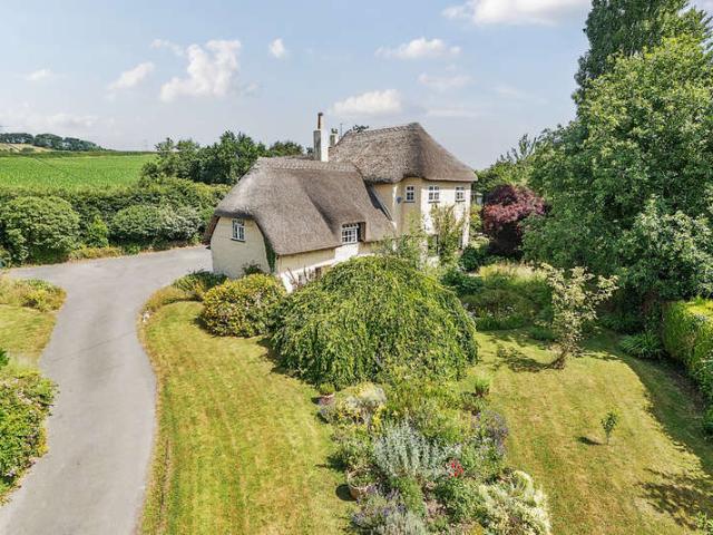 6 Bedroom Detached House