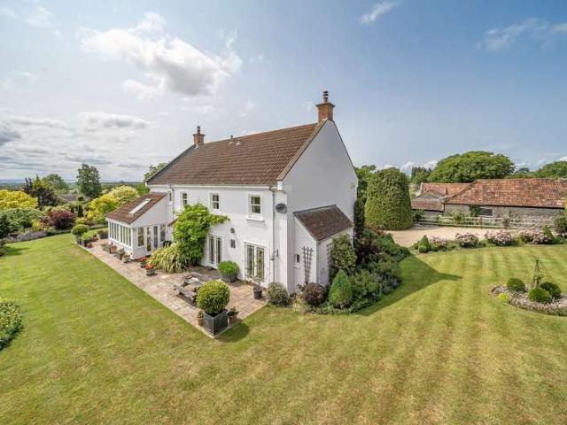 6 Bedroom Detached House