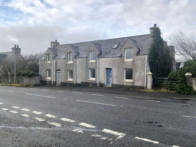 6 Bedroom Detached House