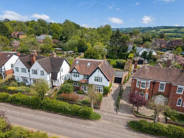 6 Bedroom Detached House