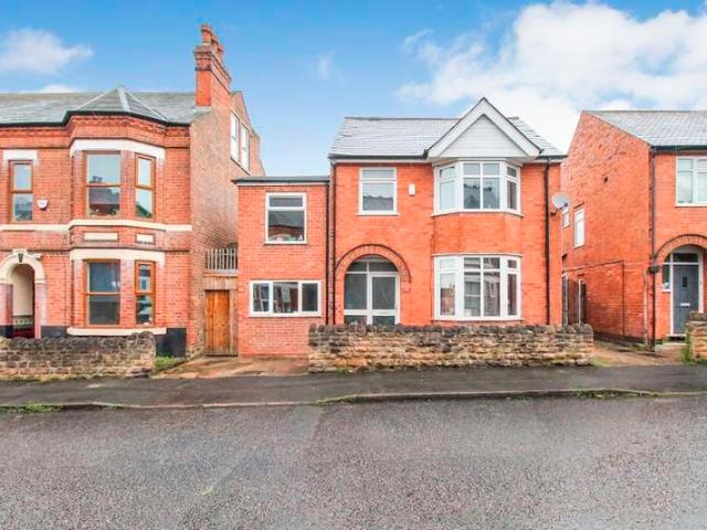 6 Bedroom Detached House